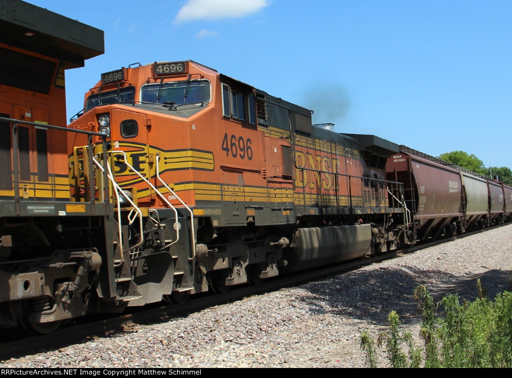 BNSF 4696